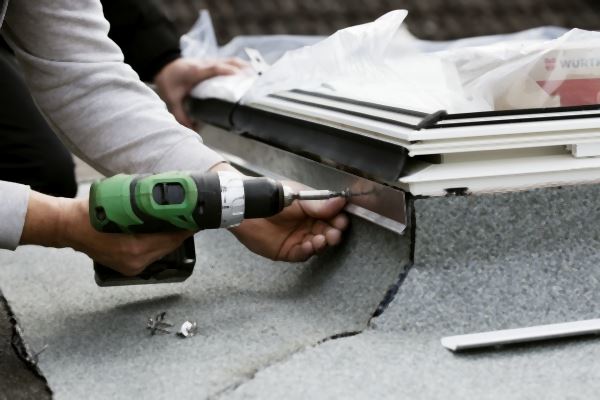 VELUX Frame Fixing Kit for Curved and Flat Glass Rooflight | Building ...